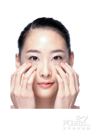 下眼袋凹陷怎么办 真正有效的去眼袋偏方 随意云