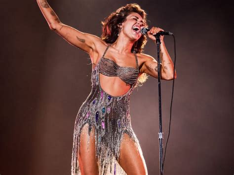 Miley Cyrus Outfits See All The Amazing Outfits Miley Cyrus Pulled Off