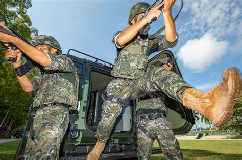 广西南宁：武警特战队员反恐演练广西反恐演练武警新浪军事新浪网
