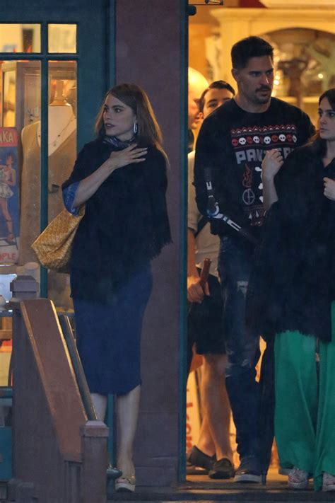 Sofía Vergara Shopping While On Vacation In Hawaii December 2014