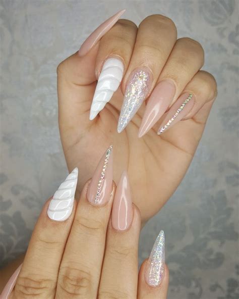 Uñas stiletto largas Uñas stiletto Uñas estileto Uñas decoradas