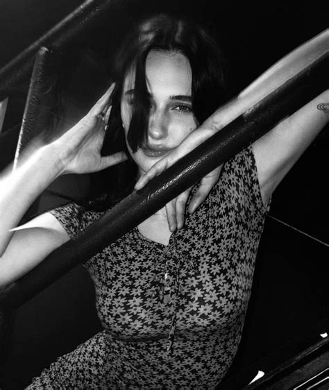 Pin By Caroline Versus On Devon Lee Carlson Devon Carlson Pandora