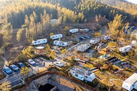 安徽芜湖：房车露营地迎客来 人民图片网