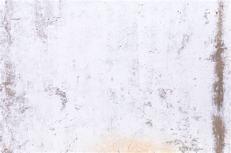 맑은 봄 날에 촬영 조잡 벽돌과 무너져 화이트 워시와 화이트 워시와 함께 석고 벽돌 벽 0명에 대한 스톡 사진 및 기타 이미지
