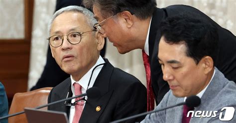 국무회의 참석한 유인촌 장관