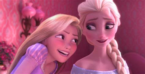 Kissing Elsa Rapunzal