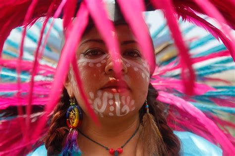 Penachos Danzantes Y Color A 500 Años De La Caída De Tenochitlán