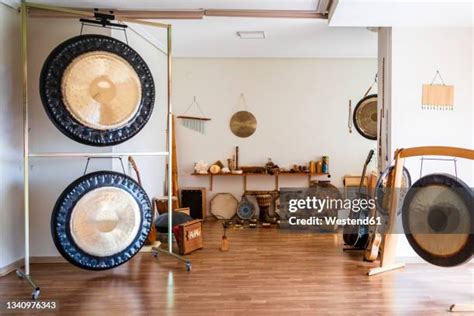 Percussion Medicine Photos And Premium High Res Pictures Getty Images