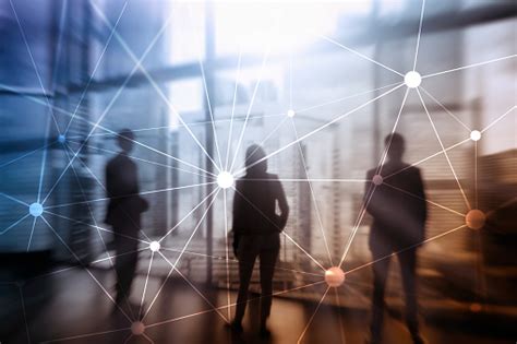 흐리게 마천루 배경에 Blockchain 네트워크입니다 금융 기술 및 통신 개념입니다 2명에 대한 스톡 사진 및 기타 이미지 2명 글로벌 비즈니스 금융 Istock