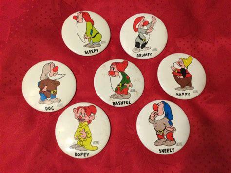 Vintage Walt Disney Seven Dwarfs Buttonpinbacks 325 Rare 4621026954
