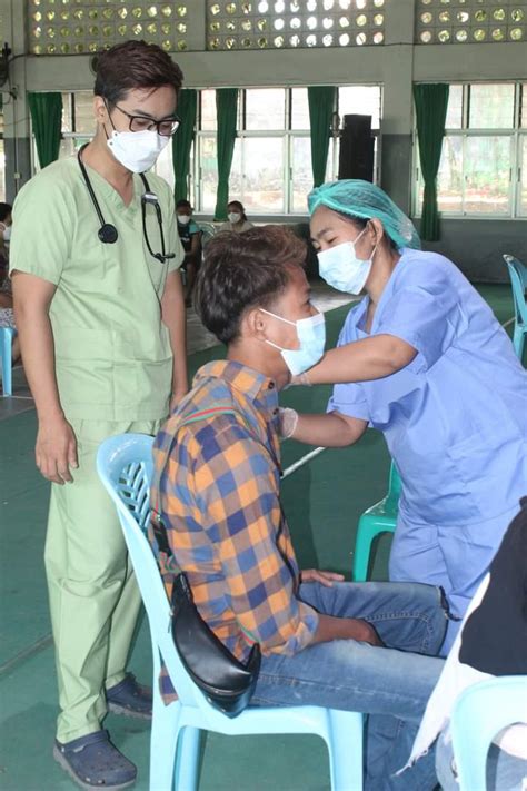 အလုံမြို့နယ်၌ အသက် ၁၈ နှစ်အထက် ရပ်ကွက်နေ ပြည်သူများအား ကိုဗစ် ၁၉ ရောဂါ ကာကွယ်ဆေး ပထမ အကြိမ