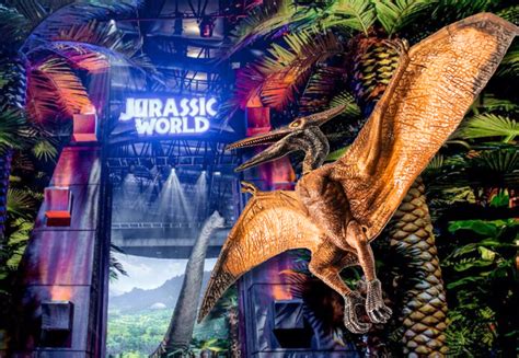 Roban Dinosaurio Robótico De 2 Millones De Pesos De Plaza En Cdmx