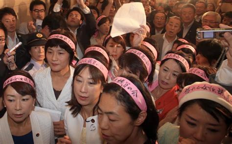 「触るな！セクハラだ！」 野党徹底抗戦の構え 読んで見フォト 産経フォト