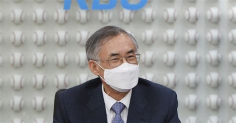 포토 강정호 징계 관련 상벌위원회 진행하는 위원장 최원현 변호사