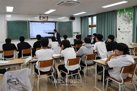 인터뷰 서울•경기 유일의 항공교육기관 경기항공고 유형진 교장 이코노믹데일리