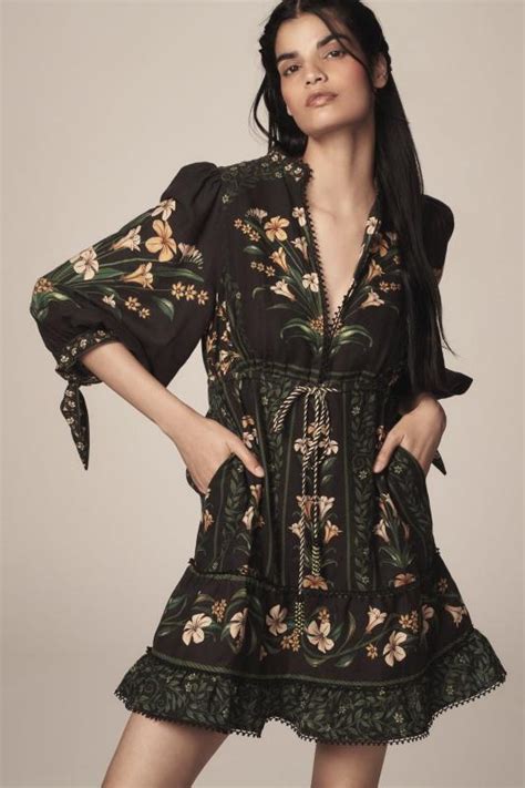 팜 리오 플라워 아치 리넨 블렌드 미니 드레스 앤트로폴로지 한국 공식 스토어 유니크한 여성 패션 및 라이프스타일 편집샵