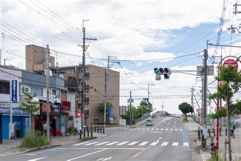 府道18号線ぞい東船橋につくってたネイルサロン「lily」がオープンしてる 枚方つーしん