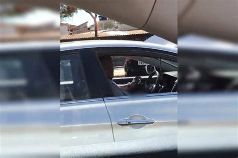 Motorista Tarado Toca Uma Dentro De Carro E Mostra Para Mulheres