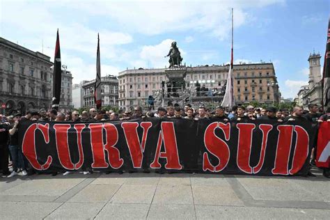 Milan Mazzata Tremenda Per Cardinale Tifosi Infuriati