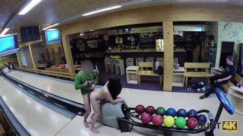 Guy Penetrates Attractive Beauty While Cuckold Plays Bowling Eporner