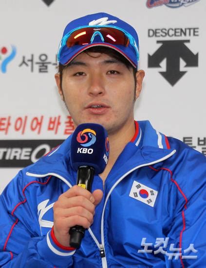 취재진의 질문 답하는 한국야구대표팀 박병호 노컷뉴스