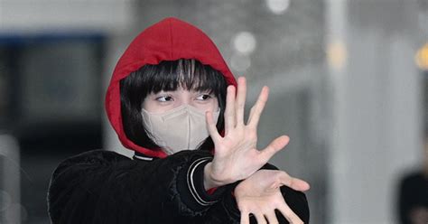 블랙핑크 리사 능숙하게 지수 언니 ‘꽃 안무 [포토엔hd]