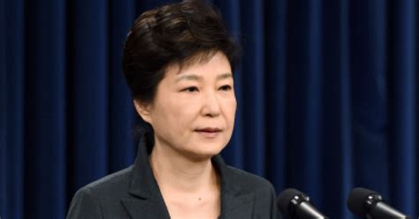 [서울포토] 대통령 수사 불가피 박근혜 대통령 최순실 국정개입 의혹 관련 대국민담화 발표