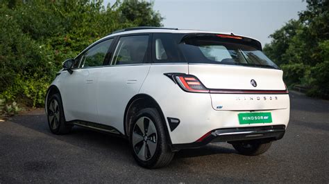 Mg Windsor Ev में वाकई मिलेगा बिजनेस क्लास वाला मजा Mg Windsor Ev Review Hindi Price Space