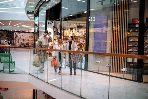 Icsc Halo Effect Research Reveals Synergy Between Stores E Commerce