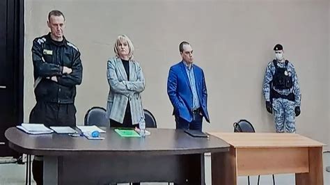 Навальный сообщил о пытках заключённых в его колонии