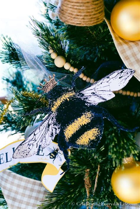 Bee Themed Christmas Tree Decor Ideas