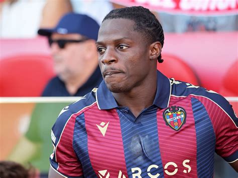 Etta Eyong Desestima Una Oferta De 24 Millones Del Cska Moscú Ser Deportivos Valencia Cadena Ser