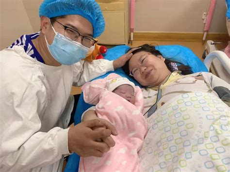 新年添喜气济南市妇幼保健院第一个虎宝宝来拜年啦 潘女士 张运利 董自青