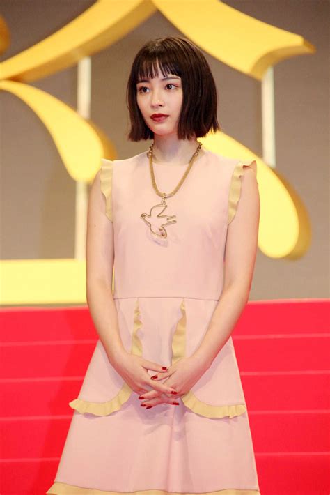 【写真 9 16枚】妻夫木聡：恋人役を演じた綾野剛とがっちり抱擁 「剛がいたからこそ…」 Mantanweb（まんたんウェブ）