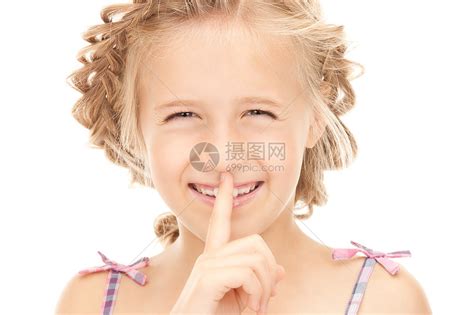 嘴唇上的手指快乐八卦手势青春期阴谋秘密女士警告微笑女郎高清图片下载 正版图片321375415 摄图网