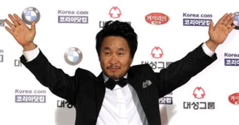 [md포토] 기주봉 당당한 만세 포즈