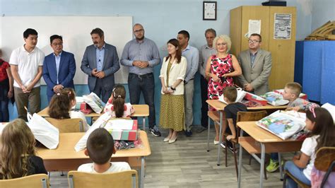 Đaci se vraćaju u školske klupe u borskim osnovnim školama skoro 400