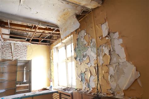 “Урт цагаан” худалдаа үйлчилгээний төвийн барилгыг буулгалаа