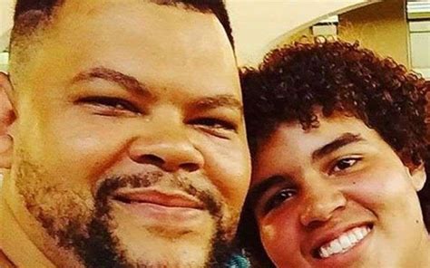 Babu Santana Diz Que O Filho Já Foi Repreendido Por Usar Batom O Meu