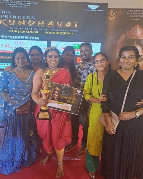 வேலு நாச்சியாராக மாறிய எதிர்நீச்சல் ஜான்சி ராணி வைரலாகும்