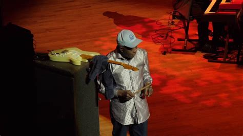 Buddy Guy Plays Amongst The Audience In Birmingham Youtube