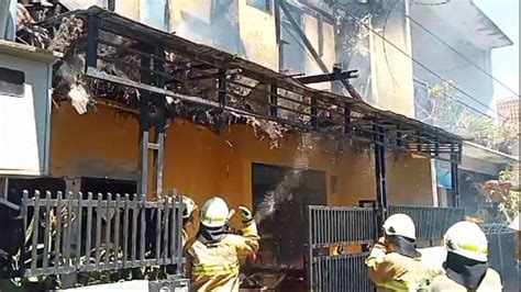 Rumah Dua Lantai Di Bandung Hangus Terbakar Kerugian Capai Ratusan Juta