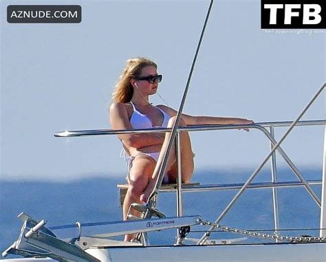 Apple Martin Sexy Seen Enjoying With Her Family On A Holiday Out In Barbados Aznude