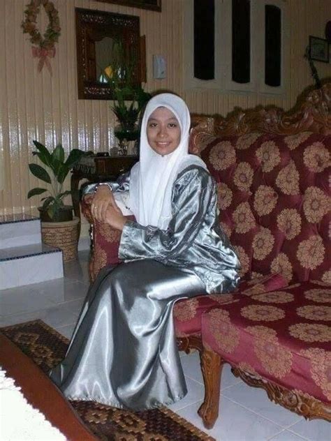 Pin By Lutpi Jade On Baju Kurung Satin Silk Pajamas Women Pleated