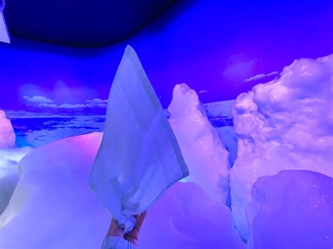 濡れたタオルが立った北海道天都山展望台オホーツク流氷館でシバレ体験編集部ブログ TABIZINE人生に旅心を