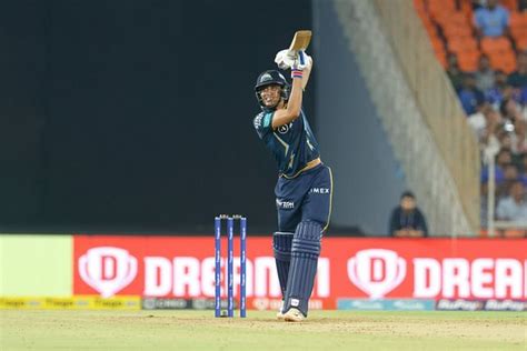Rcb Vs Gt Dream11 Prediction 3 Players You Could Pick As Captain Or