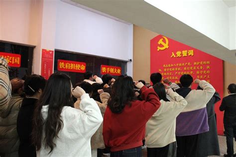 信息与软件工程学院举行新发展党员入党宣誓仪式 信息与软件工程学院