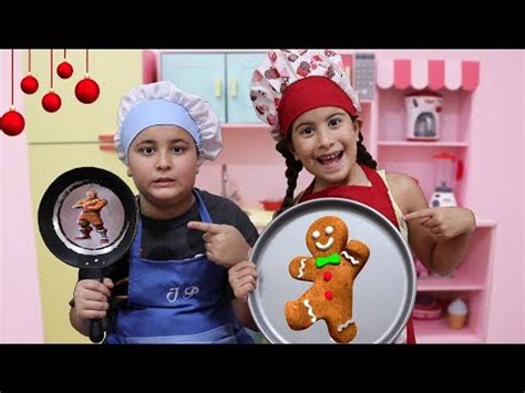 MARIA CLARA É COZINHEIRA POR UM DIA E PREPARA BISCOITOS DE NATAL PRO