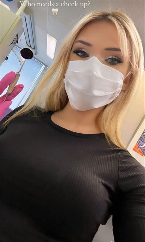 Pin By Trevor Mckhean On Beautiful Nurse Female Dentist Beautiful Nurse Nursing Fashion