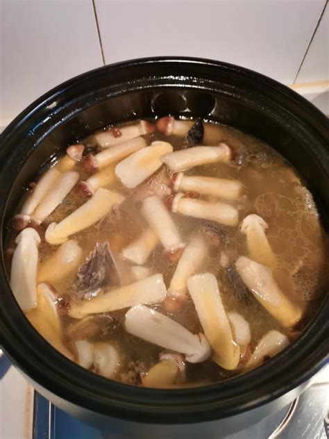 【姬松茸母鸡汤的做法步骤图，怎么做好吃】吃货的美食口袋下厨房